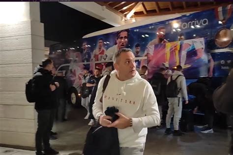 Slobodna Dalmacija Vatreni Sletjeli U Split Prilikom Ulaska U Hotel