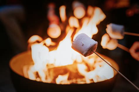 Making Smores Campfire Smores Dip Recipe No Campfire Required