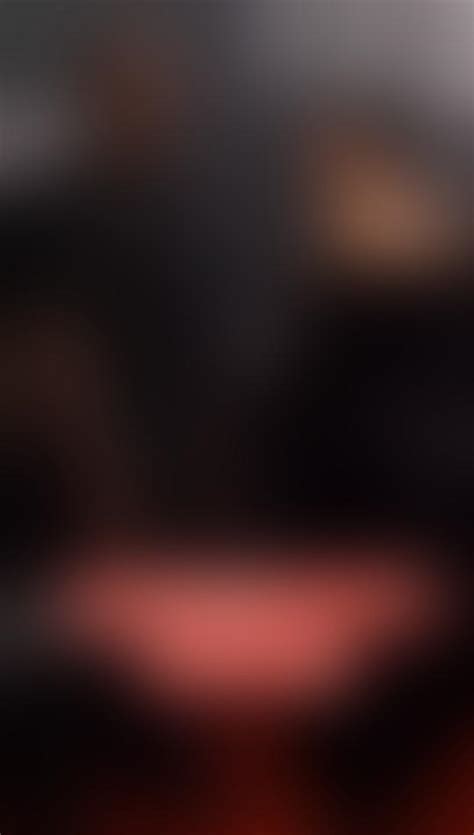 Kanye侃爷妻子比安卡2025格莱美红地毯 抖音