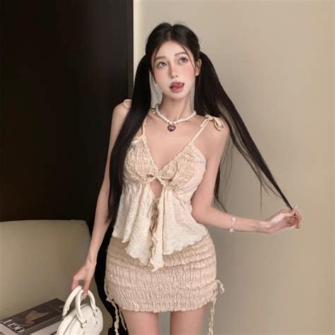 위드포에버 여름신상페스티벌세트 페미닌 섹시 베이지 언더붑 셔링 끈나시 크롭탑 스트링 H라인 미니스커트 투피스 셋업 Y2k 워터밤 흠뻑쇼 축제