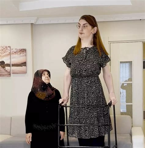 Worlds Tallest Living Woman Rumeysa Gelgi Reveals Everything She