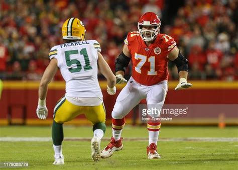 Kansas City Chiefs Offensive Tackle Mitchell Schwartz Looks To Block