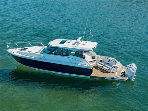 10 Best Boats With Beds With Pictures