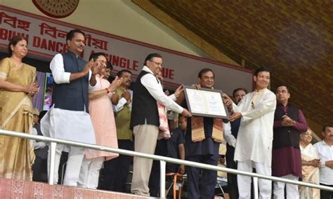 Assam Govt Receives Gi Tag Certificate For Assamese Gamosa