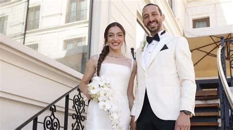Sevilen Oyuncu Merve Dizdar Uzun Süreli Sevgilisi Cihan Ayger Ile Evlendi