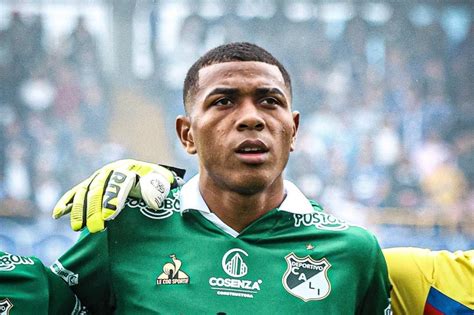 Dirigente Do Santos Viaja à Colômbia Para Tentar Fechar A Contratação
