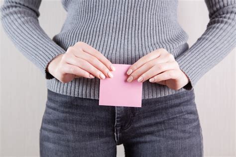 Premium Photo Girl Shows A Small Paper In Her Hand