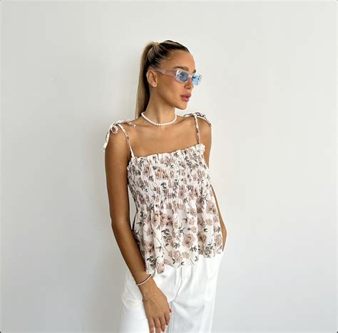 חולצת קלואי כתפיות קשירה Diosa