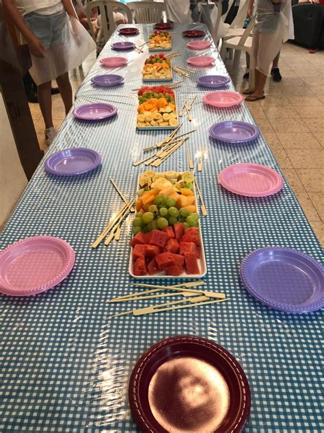 את האמא הכרתי בעבודה במסעדה את הילדה הכרתי גם שם כשבאה לבקר את אמא שלה הילדה גם הפכה בהמשך