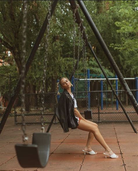 Pin By Mandi Parkhurst On Leah Senior Pics Playground Photo Shoot