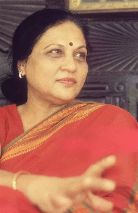 Nirupa Roys Biography Marriage At 15 Dowry Case Torture From Sons