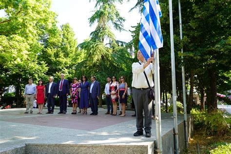 Στη Λάρισα αντιπροσωπεία από τη Μιραφλόρες του Περού φωτ Larissanetgr