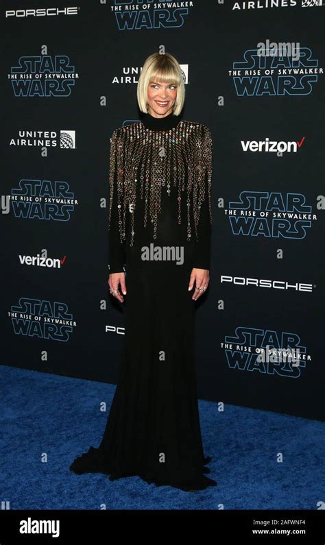 Hollywood California Usa 16th Dec 2019 Jaime King Premiere Of