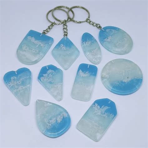 Jual Gantungan Kuncikeychain Resin Dengan Objek Awan Dilangit Shopee