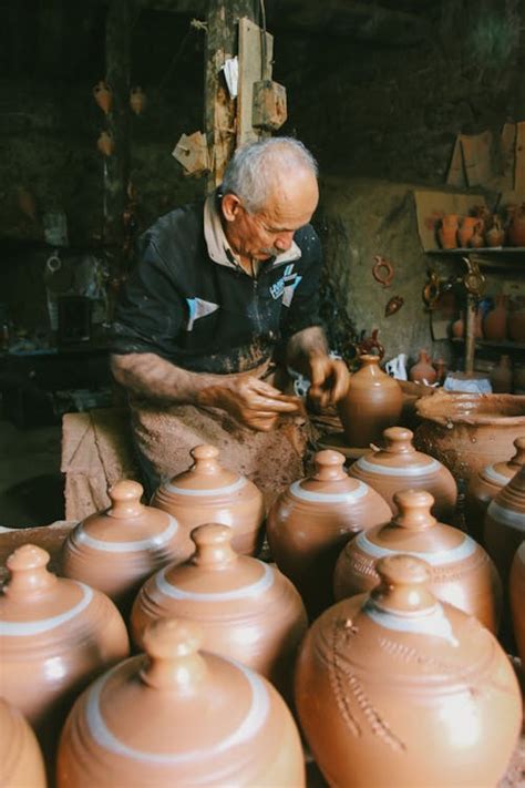 Photo Gratuite De Argile Art Et Artisanat Artisan Artisanal Cruches Fabriquer Homme