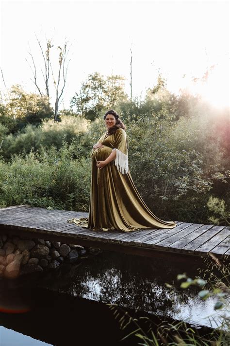 Maternity Golden Kiss Photography
