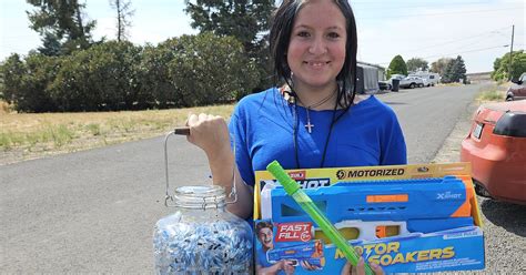 Grant Co Democrats Award Prizes In Candy Count Game Hagadone News