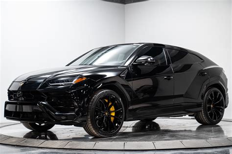 Black Lamborghini Urus