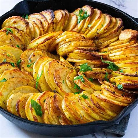 Accordion Sliced Baked Hasselback Potatoes Tasty And Easy Veena Azmanov Kitchen