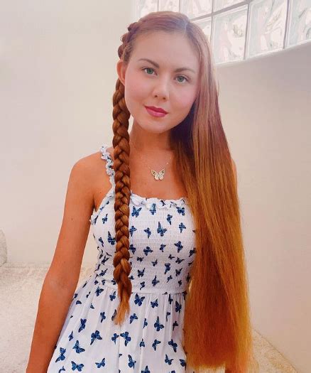 Stylish Long Blonde Hairstyles For Your Next Makeover