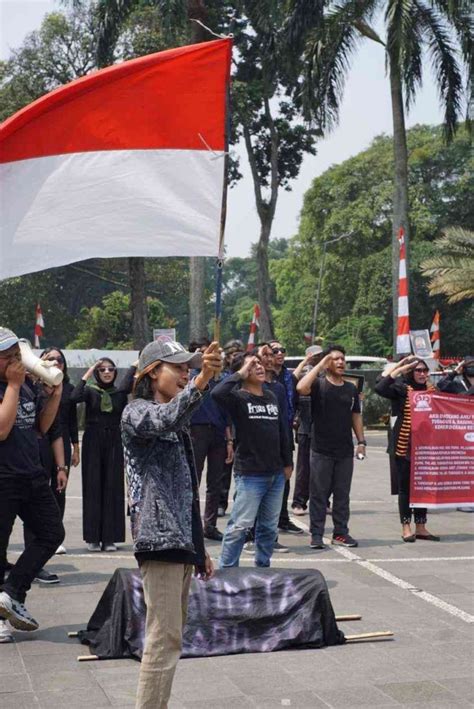 Perjuangkan Gelar Pahlawan Ahli Waris Tb A Basuni Dan Germat Geruduk Balai Kota Bogor Halaman