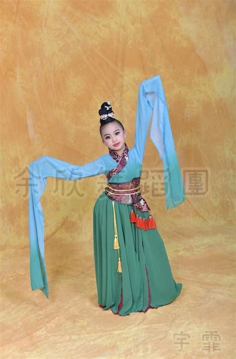 余欣舞蹈團 鴻羽舞蹈班 余欣舞蹈團30年年度公演 👉🏻三十而「歷」👈🏻 舞者介紹 宇霏