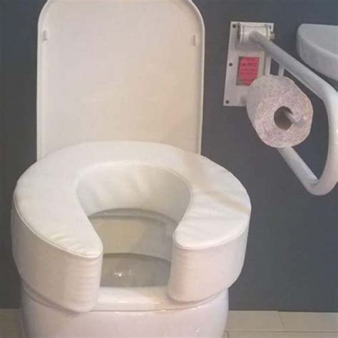 توالت فرنگی مخصوص سالمندان و معلولین عمرانیاز