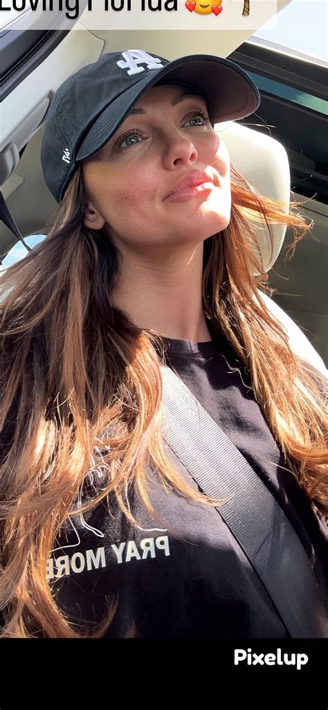 Rubbing My Dick On Her Lips And Nutting All Over That Pretty Face 😮‍💨🥵