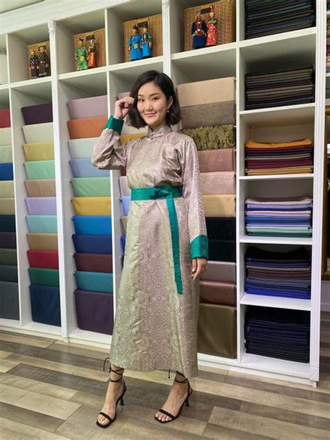 Mongolian Womens Clothing With Indonesian Silk Mongolianz