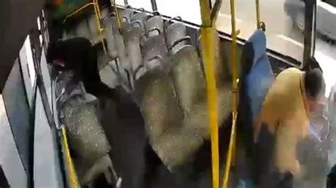 Halk Otobüsü şoförü Fenalık Geçirdi Facianın Eşiğinden Dönüldü Abi