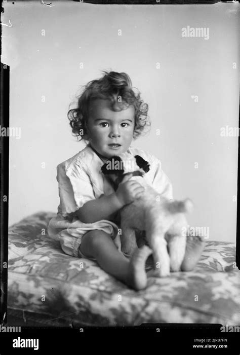 Mrs Hellson 6x8 Coupon Circa 1920 Wellington By Berry And Co Stock