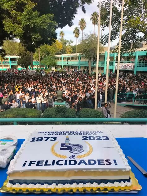 Zafarrancho En La Pflc Alumnos Interrumpen Ceremonia De Aniversario