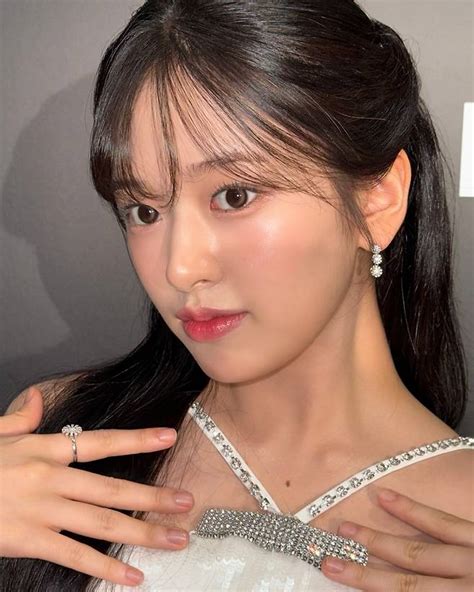 안유진 미니원피스 입고 러블리한 댕댕이 스타픽