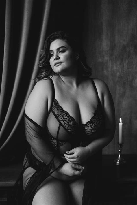 15 Plus Size Boudoir Photoshoot Ideas The Product Guide