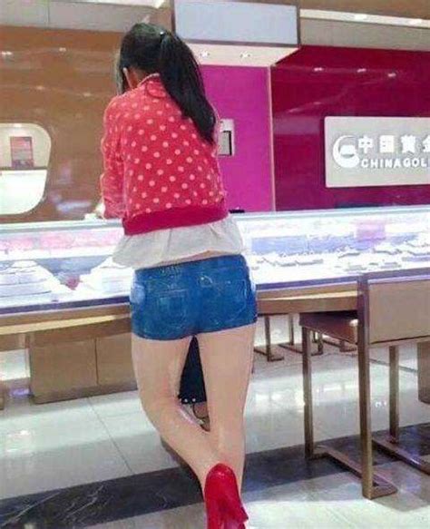 “表妹擦桌子一直在桌角那里蹭，不知道要擦到什么时候” 【快资讯】