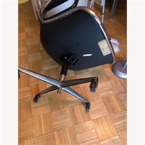 Knoll Charles Pollack Executive Chair Aptdeco