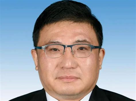 中共中央批准：吴伟同志任上海市委委员、常委