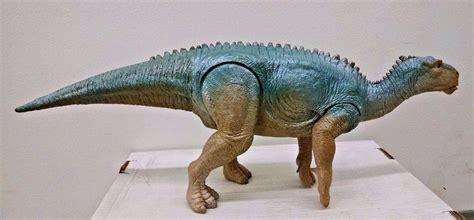 Disney Dinosaurs 18 Electronic Aladar Action Figure Talking Iguanodon