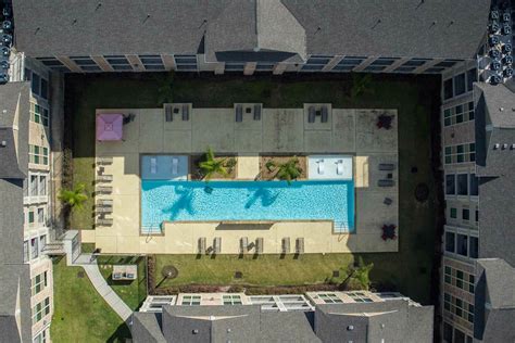 View Photos Of Our Apartments At 2121 Ella In Houston Tx