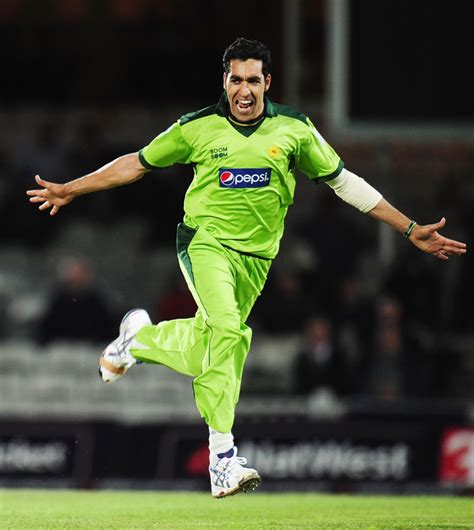 Pakistani Cricket Players Wallpaper Umar Gul