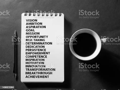 비즈니스 용어의 성공 종이에 쓰여진 텍스트 단어 타이포그래피 삶과 비즈니스 동기 부여 영감 비즈니스에 대한 스톡 사진 및 기타 이미지 Istock
