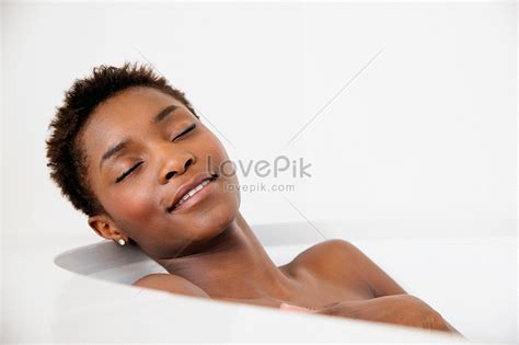 Woman Relaxing In The Bath Picture And Hd Photos Free Download On Lovepik