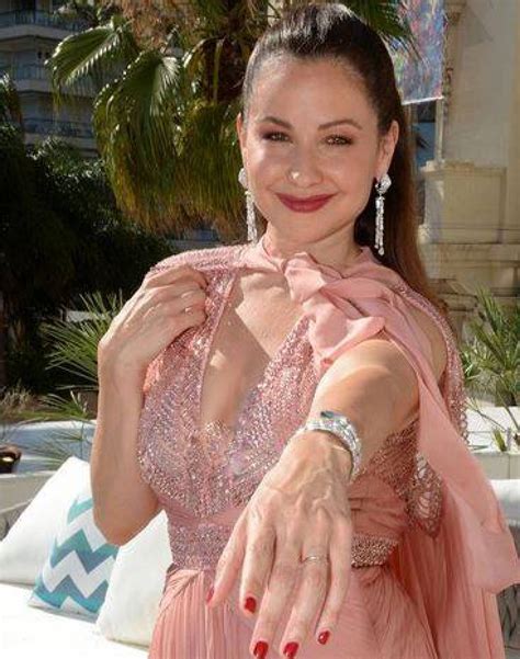 بالصور ريا أبي راشد تتألق في مهرجان كان بإطلالات أنيقة Laha Magazine