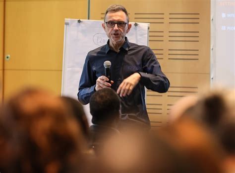 From A Few To The Whole Crowd A Practical Introduction To Sampling And Survey Data Analysis