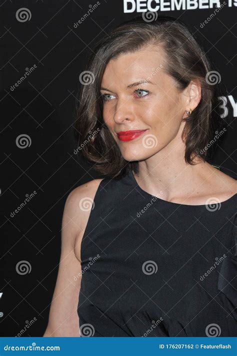 Milla Jovich Fotografia Editorial Imagem De Talento 176207162