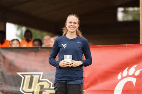 Vancouvers Ceili Mccabe Eyes Historic Ncaa Title Canadian Running Magazine