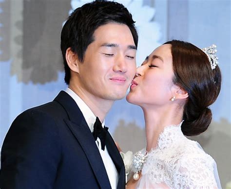 “money Heist” Professor Yoo Ji Tae Wiki Wife Earnings Height Age