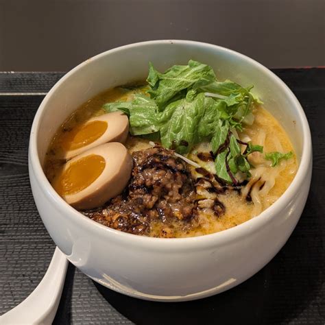 べにしょうが旨を求めて 49 東京で食べた担々麺はなんだかいろんな味がした🫠 お店自由ヶ丘 蔭山 有明ガーデン店（東京都江東区有明） Instagram