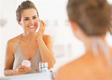 Should You Put Lotion On Your Face Before Makeup Mugeek Vidalondon