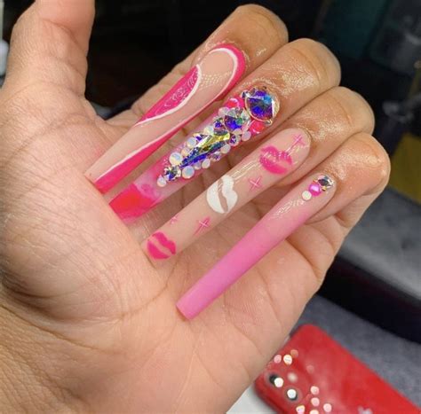 𝒖𝒓𝒃𝒂𝒏𝒃𝒓𝒂𝒕𝒕𝒊𝒆 Bling Acrylic Nails Acylic Nails Cute Acrylic Nails